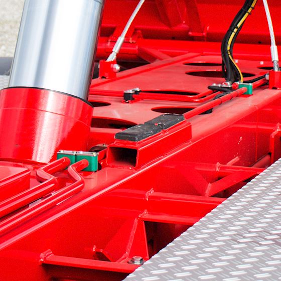 Gummiklodser og profiler under tipkasser på lastbiltrailere Kelberg ...